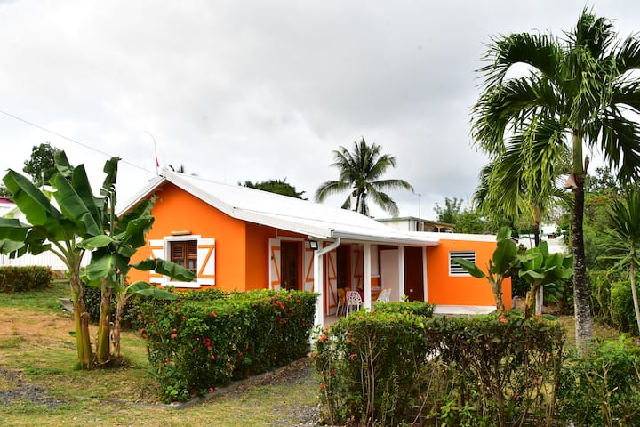 Bungalow Créole Orange Mandarine Avec Terrasse - Saint-François