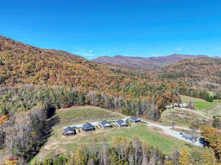 The Retreats At Tiger Mountain: Sip Slow Stay Long - Clayton, GA