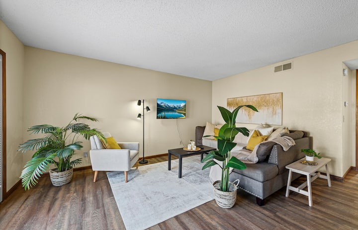 Airport Haven Cozy 2br W/ Balcony & Washer/dryer - Platte City, MO