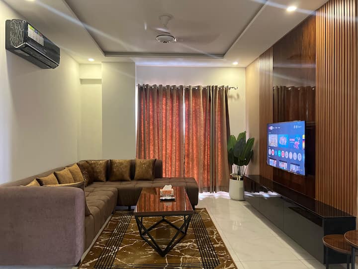 Cozy Luxe 2bhk • Warm Interior & Wood Wall, Lahore - Lahore