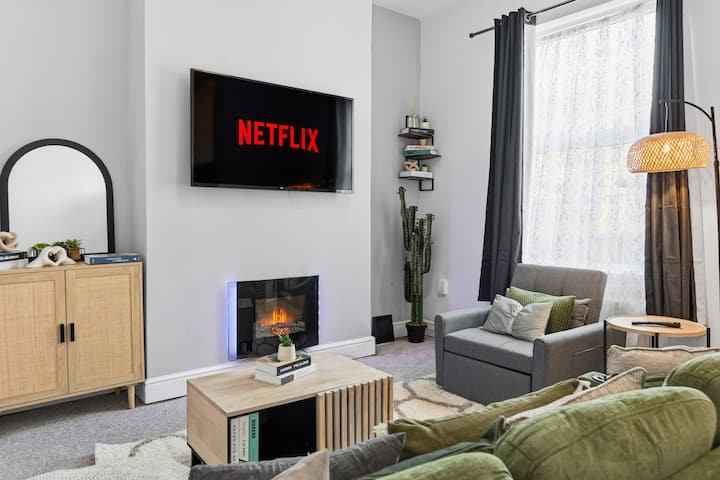 Spacious Home Fast Wifi Parking, Bury City Centre - Rochdale