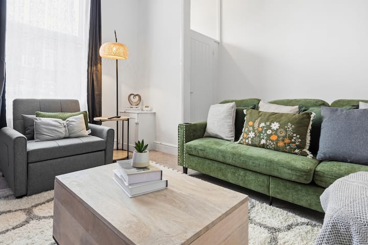 Contractor & Relocation Stay, Wi-fi, Parking Bury. - Bury