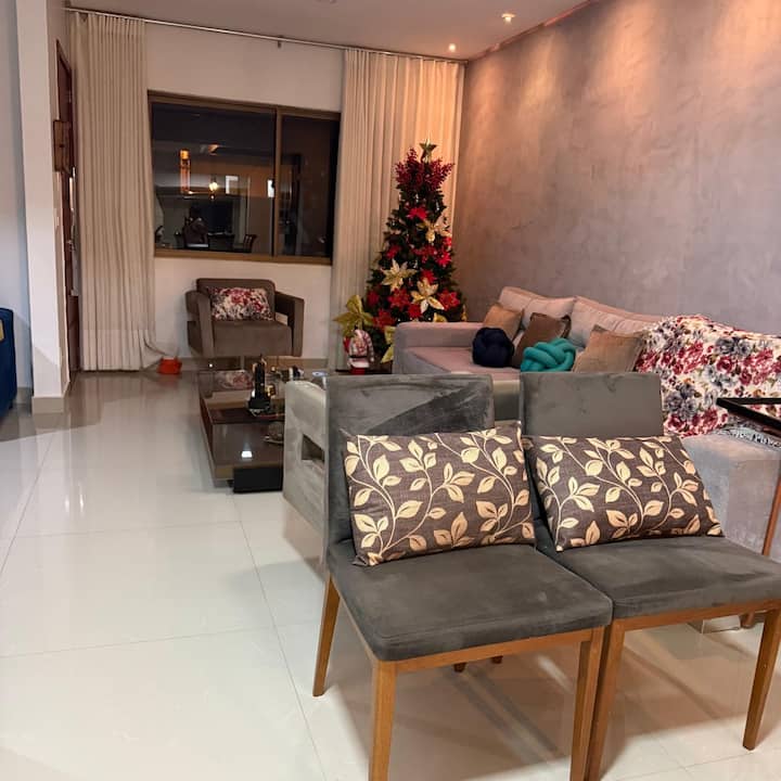 Casa Grande E Segura A 4km Do Autódromo De Goiânia - Goiânia