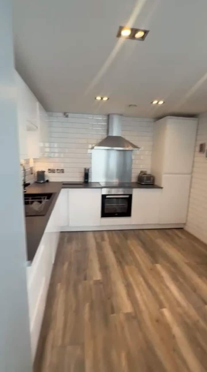 Western Harbour View Cosy Modern Apartment - Edinburgh