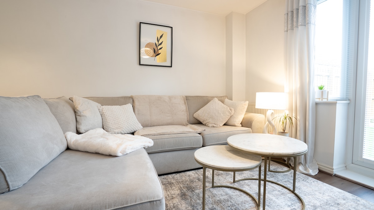 Cosy Homestay • Near James Cook Hospital - Houses for Rent in ...