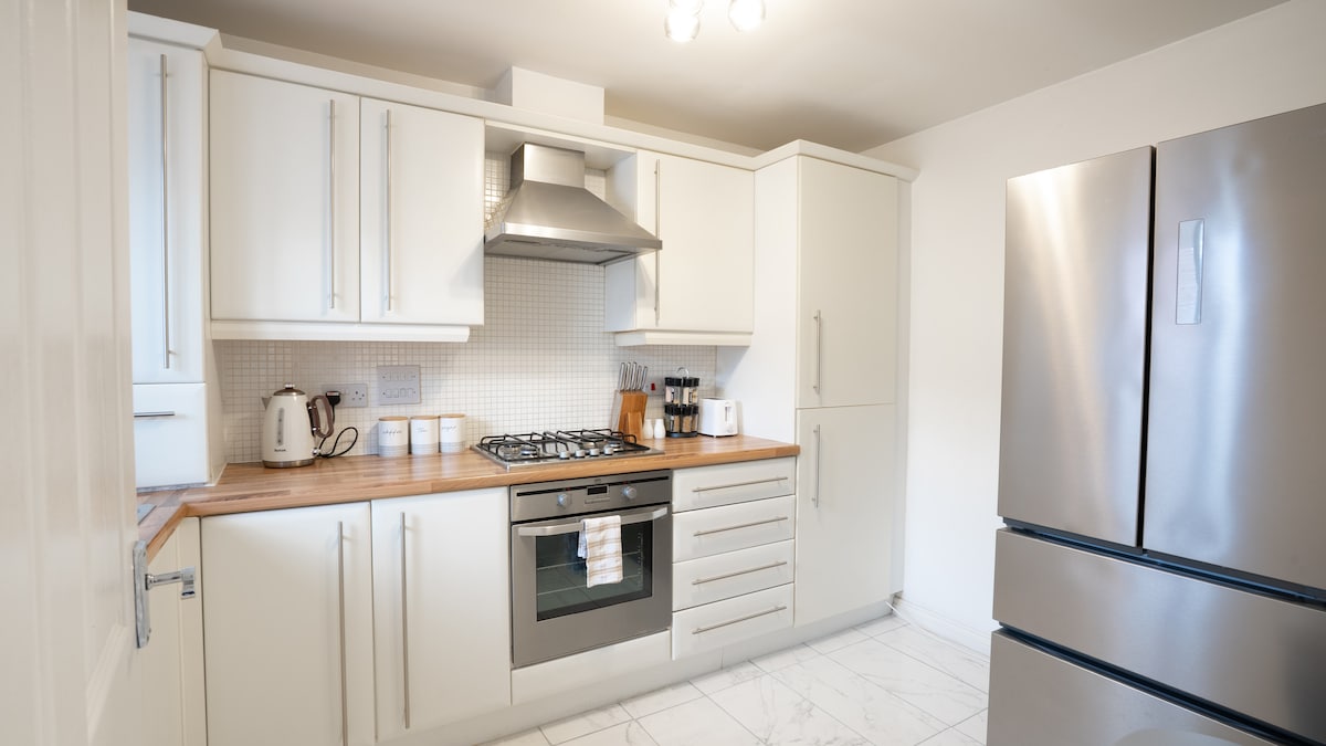 Cosy Homestay • Near James Cook Hospital - Houses for Rent in ...