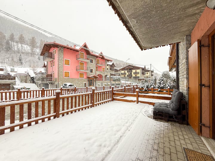 Detached House With 2 Private Gardens And Garage - Aprica