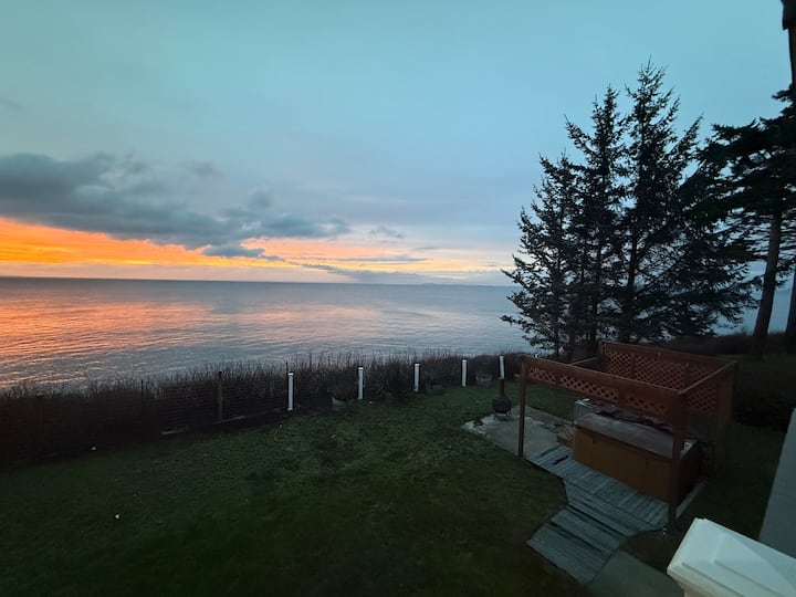 Oceanfront Getaway - Coupeville, WA