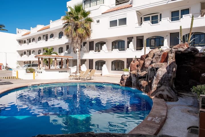 Excepcional Ubicación En El Malecón De Mazatlán - Mazatlán