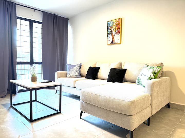 New Lovely 3-br Aptc King Bed W/ Parking +Location - Monterrey