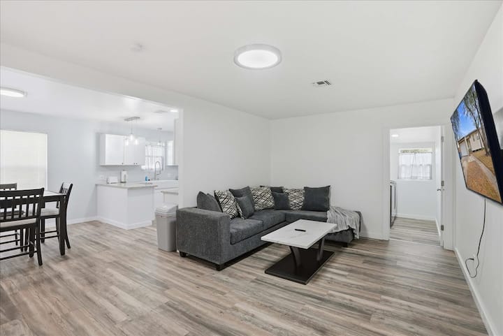 Family Home Just Remodeled! Central Location 3/2 - Corpus Christi, TX