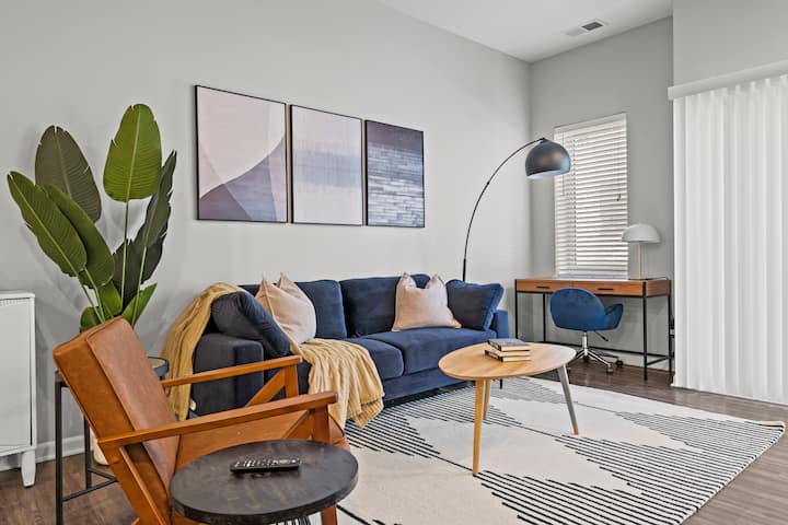 2 Bed City Views, Balcony, Parking - Kansas City