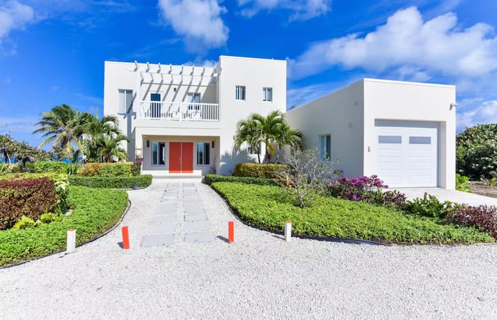 Don’t Be Jellyfish Exuma! Beach Front, Heated Pool - The Bahamas