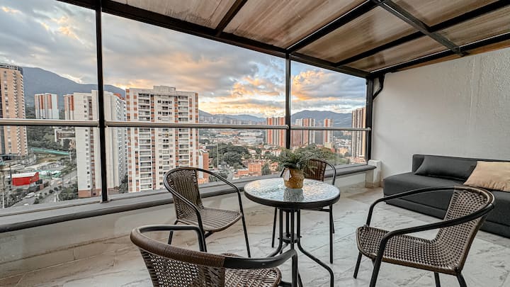 Lujoso Ph Sabaneta/ac/3br/prkng/18mn Provenza/view - Colombia