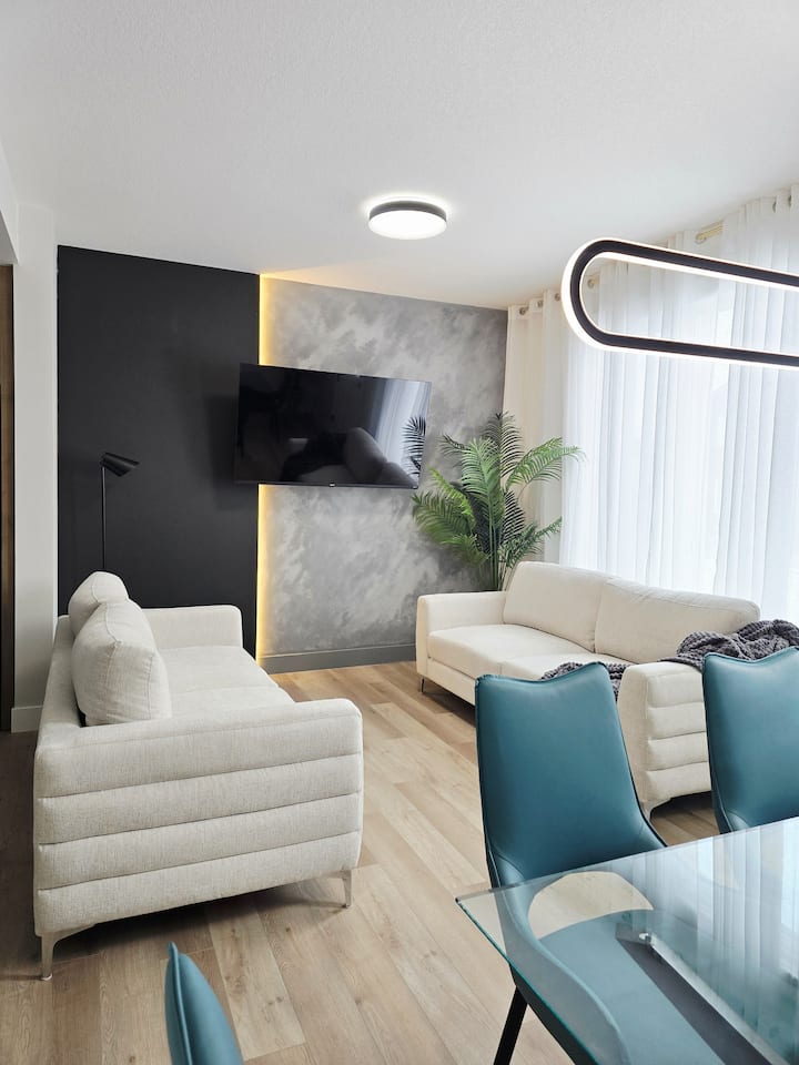 Designer Brand New 4br Home | Main Floor Bed +Bath - Chestermere