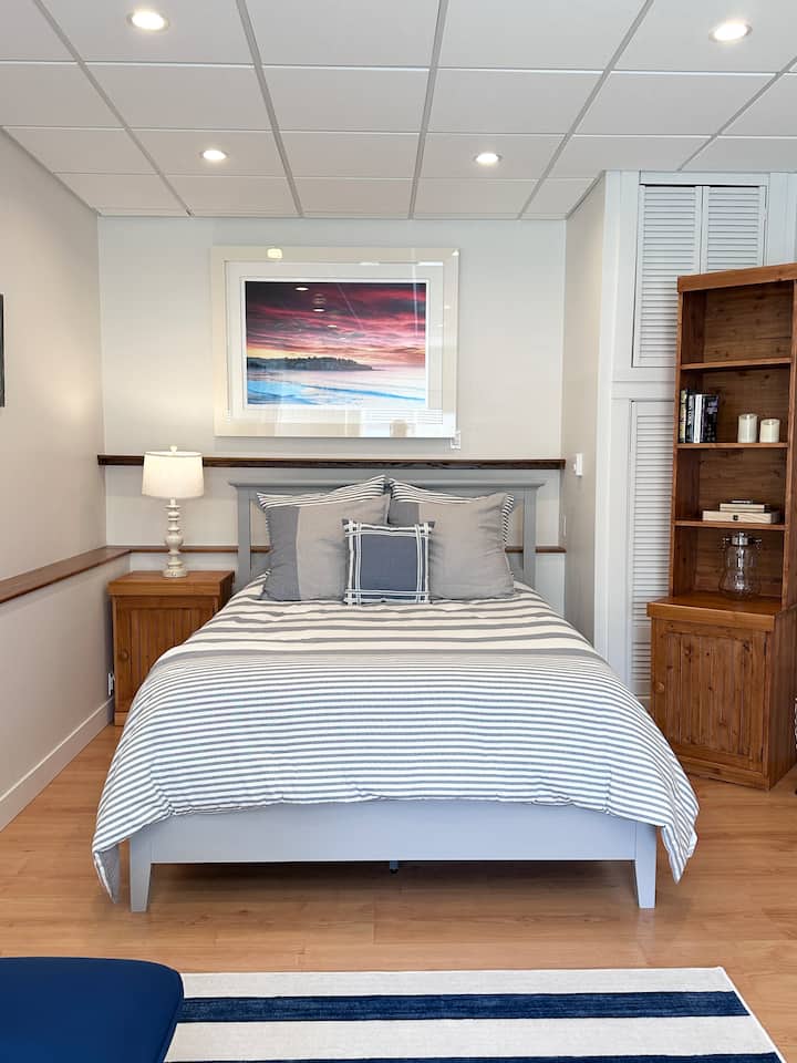 Cozy Seaside Suite | Steps To Whiffin Spit Park - Sooke