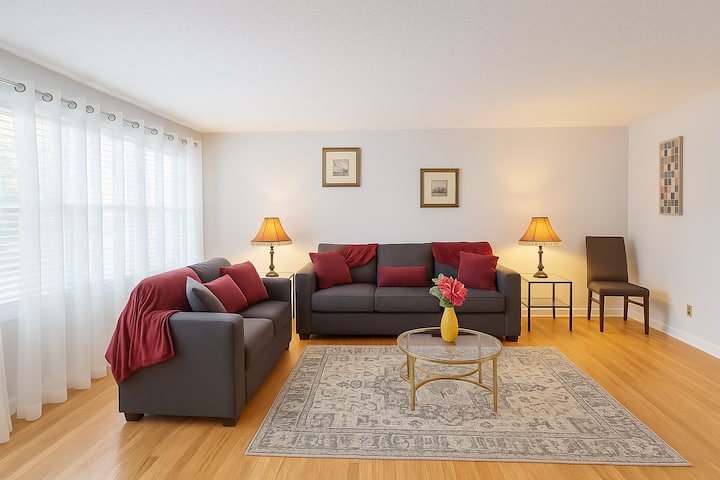 Chic Stylish 3br Towson Townhome Near Baltimore - Towson, MD