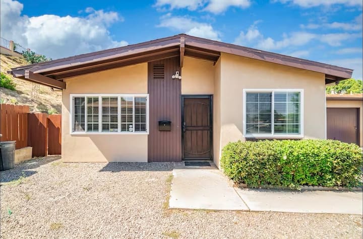 Stylist Duplex In San Marcos With Fenced Yard - San Marcos, CA