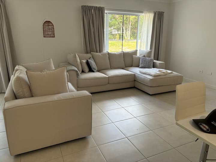 4 Bedroom House. Only 10 Mins Walk To The Beach - Rainbow Beach