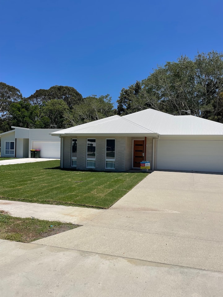 4 Bedroom House. Only 10 Mins Walk To The Beach - Rainbow Beach