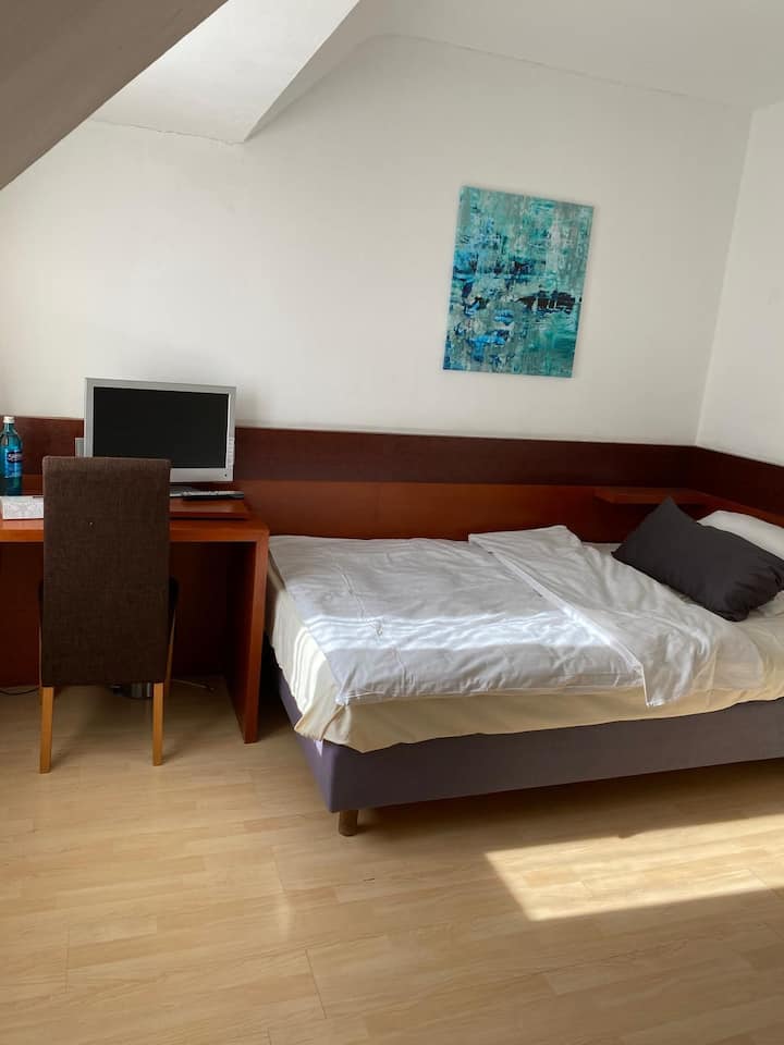 Central Hotel With Persian Restaurant - Cologne