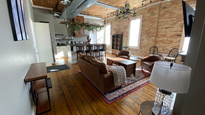 Cozy Lake Odessa Getaway • Walk To The Water - Lake Odessa, MI