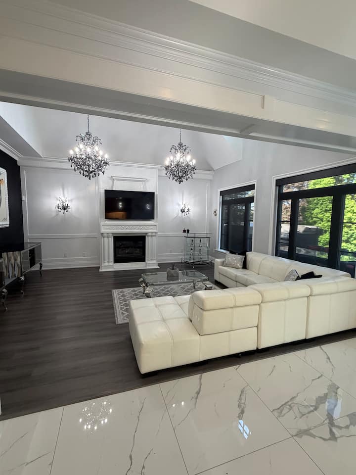 Luxury Estate With Resort-inspired Pool Retreat - Brampton