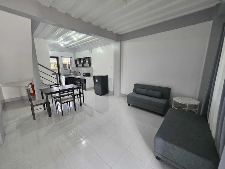 Cozy Stay — Perfect For 1 Night Or More - Tangub City