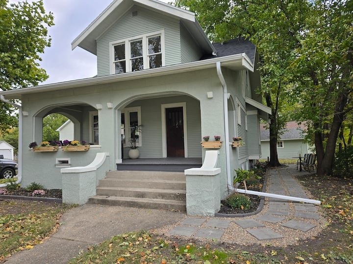 Cozy On Clark: Minutes To Campus - Iowa