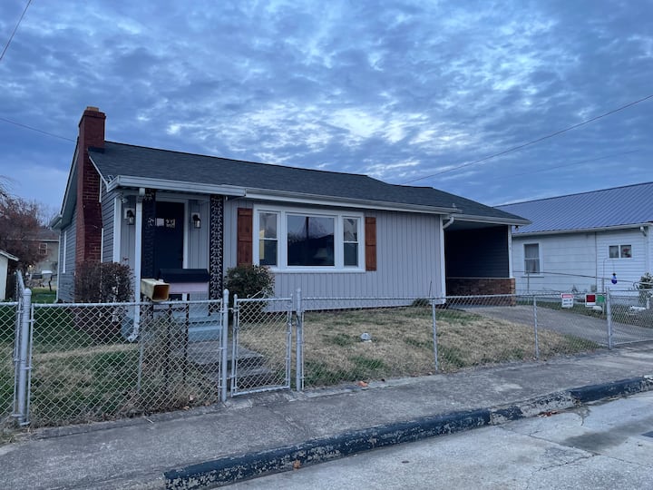 Modern Remodel In Charming Vintage Neighborhood - Fort Patrick Henry Lake, TN