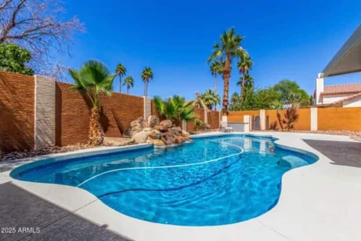 Mesa Oasis Heated Pool & Theater-style Media Room - Mesa