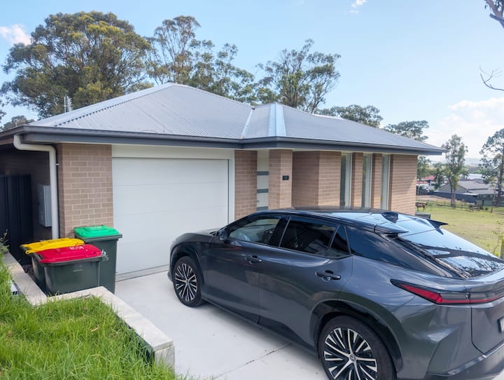 Three Bedroom House In Glendale - Newcastle, Australia