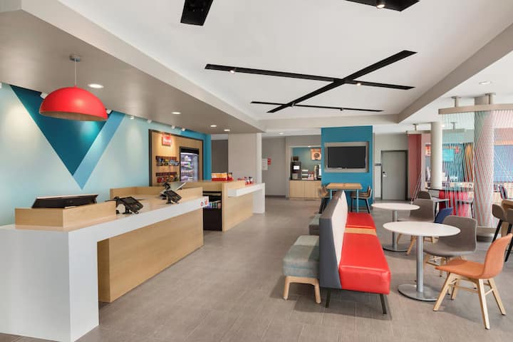 Queen City Victorian2queen Suite With Pool & Gym - Staunton, VA