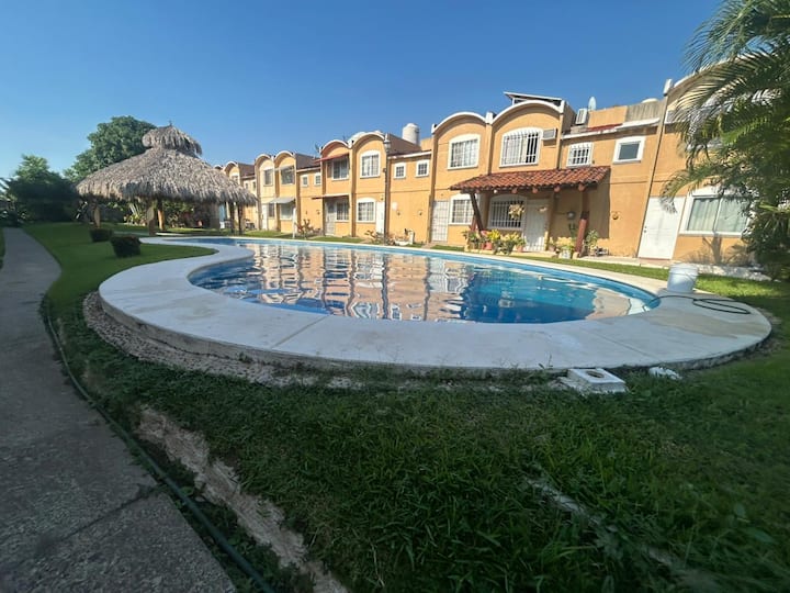 Casa Amplia Con Alberca En Ixtapa - Ixtapa Zihuatanejo