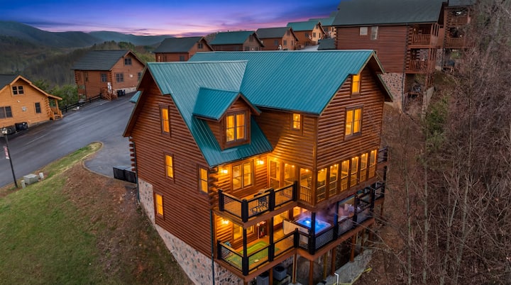 Epic Group Cabin | Game Room + King Suites + Views - Townsend, TN
