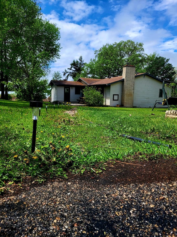 Country Charm. Home For The Holidays Discount. - Detroit Lakes, MN