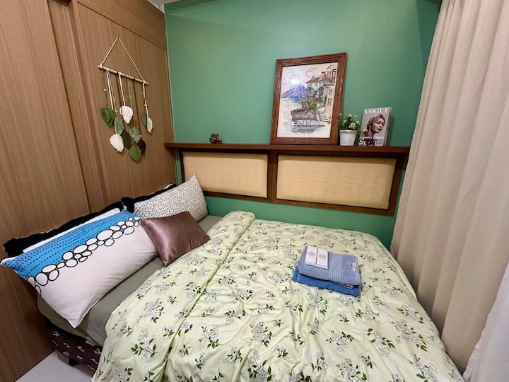 Modern Tropical Condo W/ Balcony & Wi-fi In Makati - Makati City