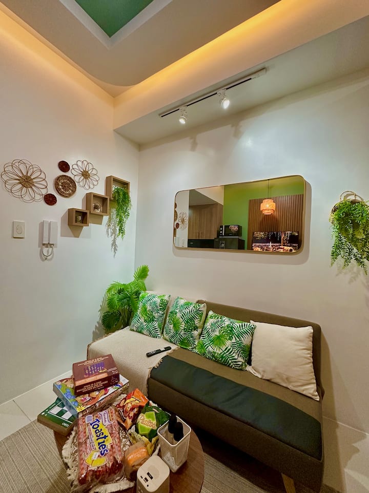 Modern Tropical Condo W/ Balcony & Wi-fi In Makati - Makati
