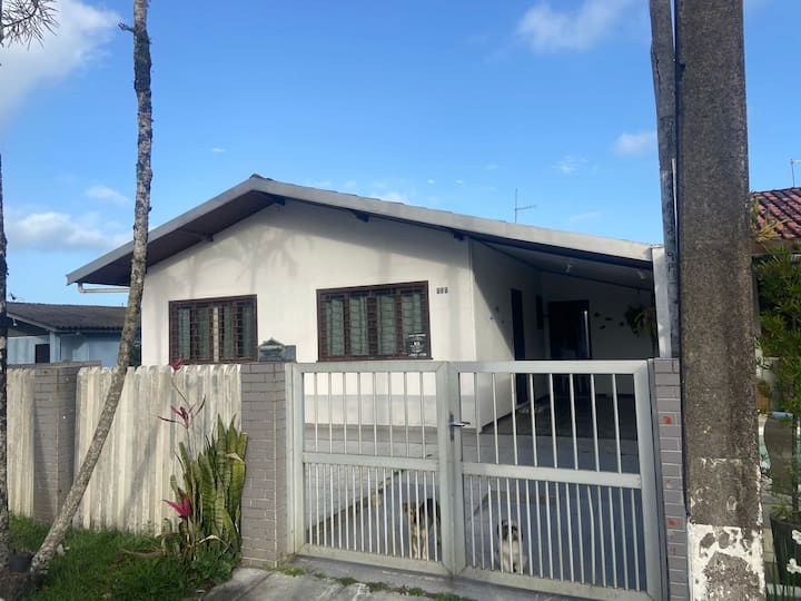 Casa Super Confortável A Poucos Metros Da Praia - Matinhos