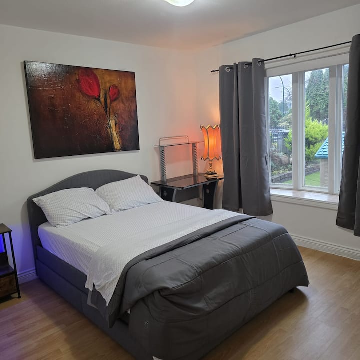 Bright 2br Guest Suite In Best Of East Vancouver - Vancouver