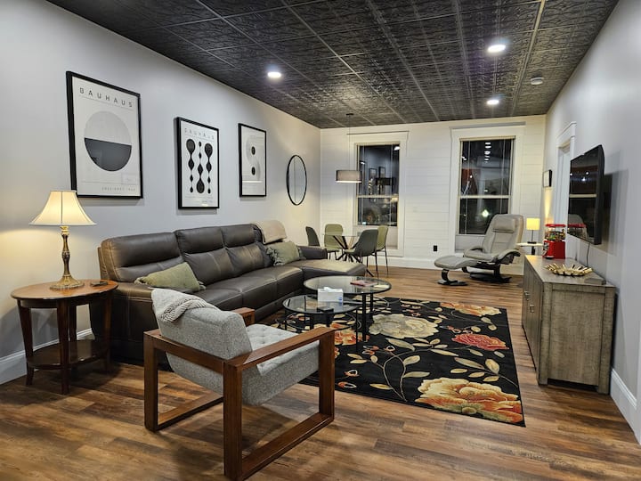 Well-appointed Downtown Apartment - Waterville, ME