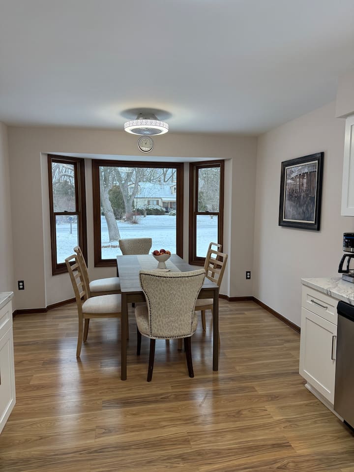 3 Bedroom 2 Full Bath House. “Green Nest”. - Farmington Hills