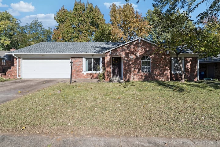 Comfy Home With Fenced Yard - Tulsa, OK