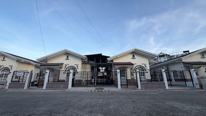 Luivy Staycation House - Panglao