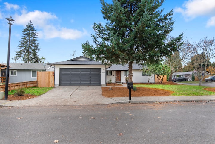 3br Single-level Renovated Ranch · Private Yard - Beaverton, OR