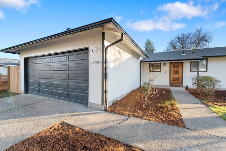 3 Br Beaverton Midcentury Fircrest Ranch Retreat - Beaverton, OR