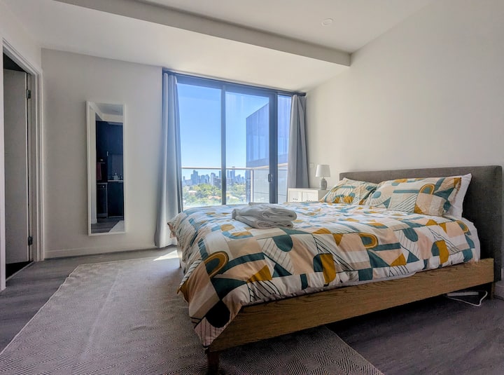 South Yarra Studio - Parking, Gym & Balcony Views - Cremorne