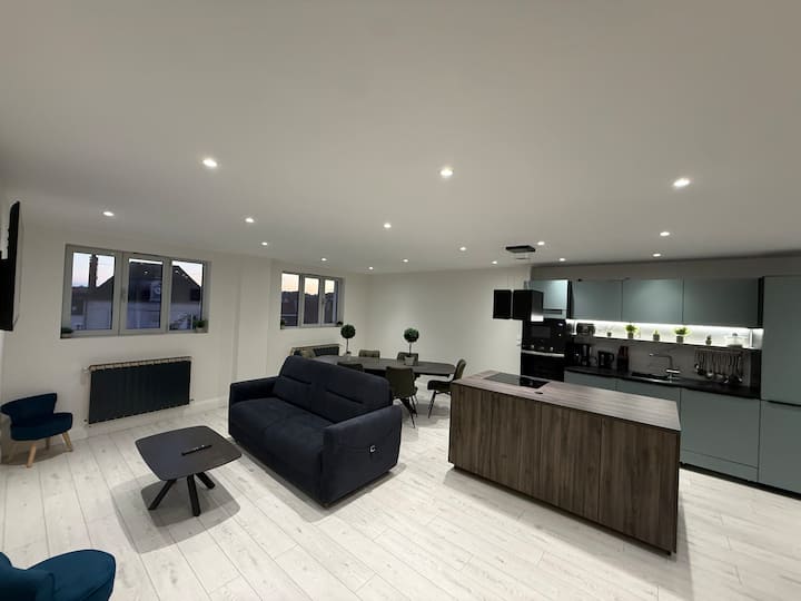 Le Panoramique Avec 3 Chambres, 1 Canapé-lit. - Circuit de Nevers Magny-Cours