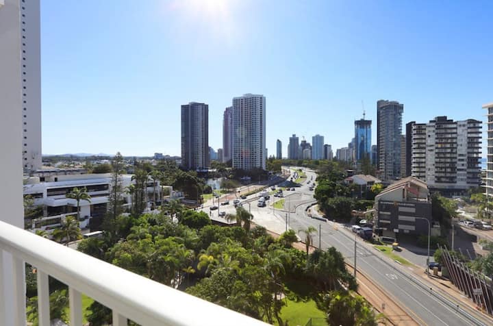 An Actual Surfers Paradise - Surfboards Included! - サーファーズ・パラダイス