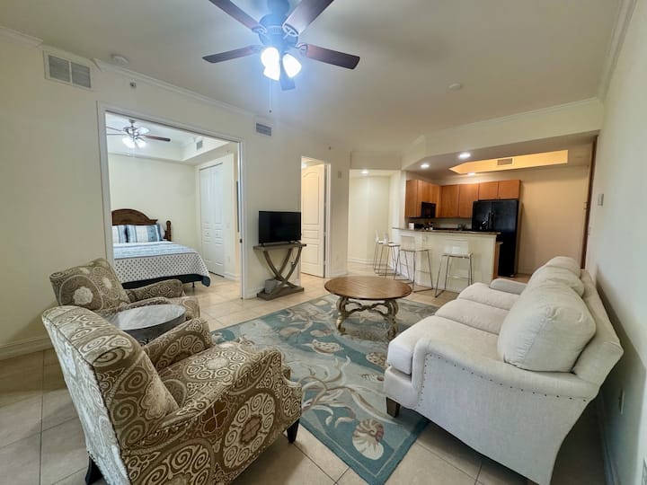 Bright 1st Floor Condo With Wi-fi By Beach - Bonita Springs, FL